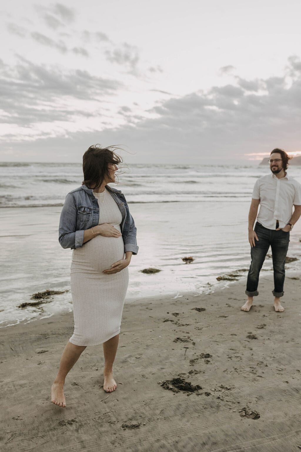 What to Wear for Your Maternity Photoshoot on the Beach (San Diego ...